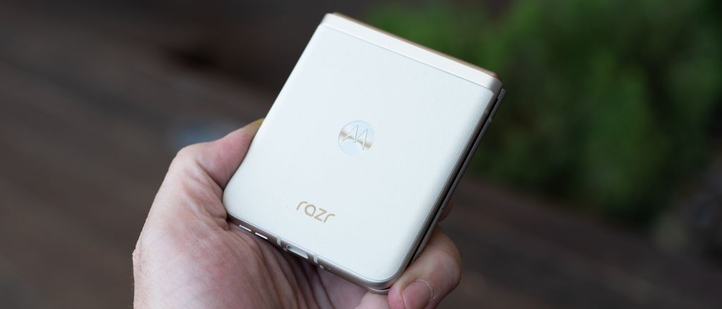 Motorola Razr 2023 review: a flipping cool phone that you can afford ...