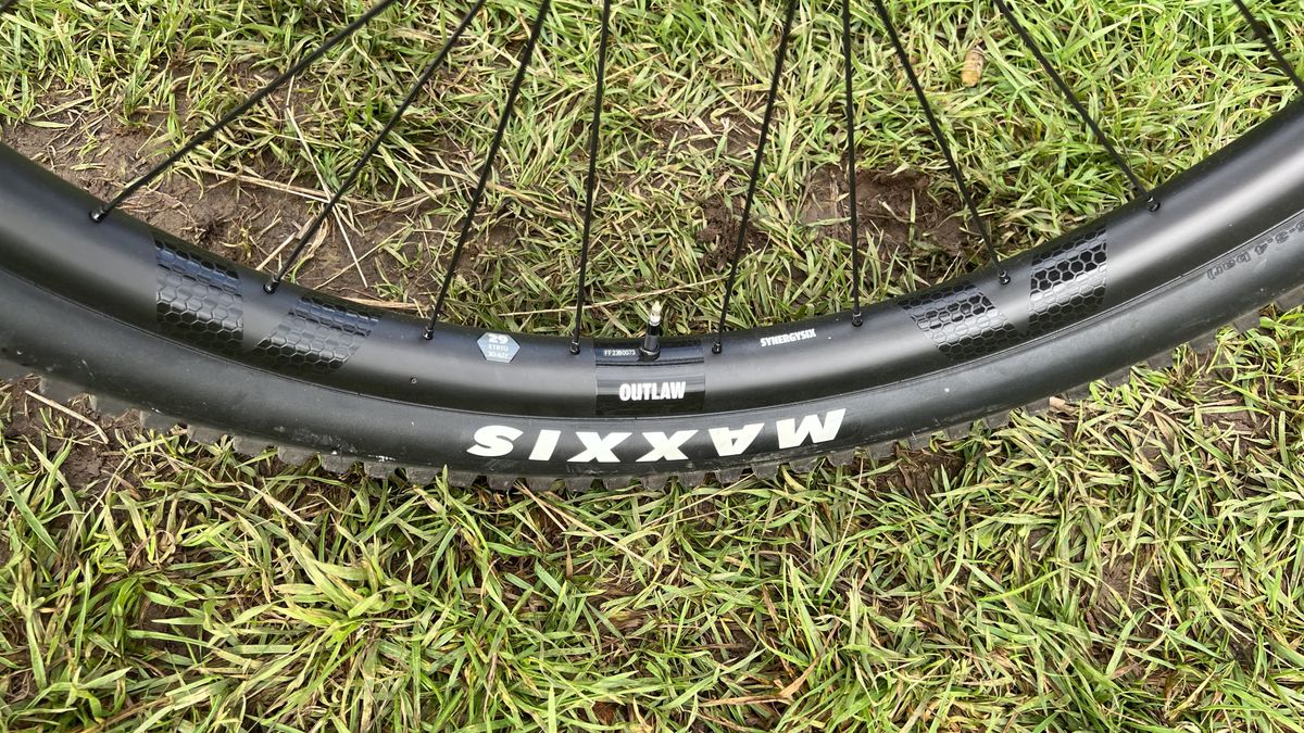 FFWD Outlaw XC MTB – stiff Dutch downcountry wheels | Bike Perfect