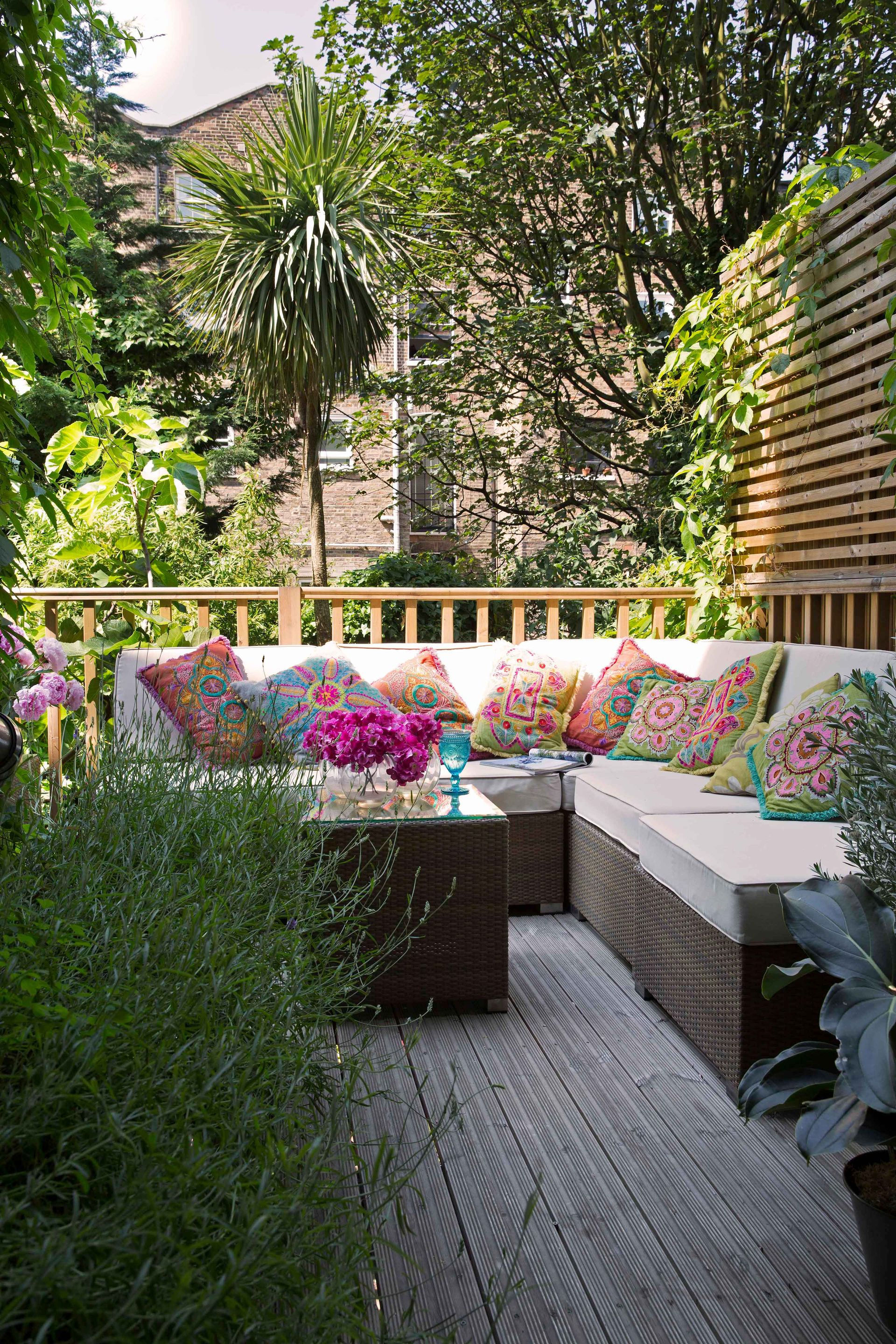 Small deck ideas: 14 stylish ways to optimize less-than-large decking ...