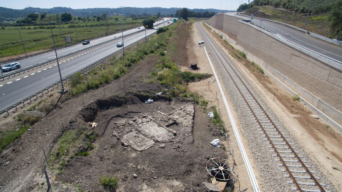 Israel's Oldest Glass Factory Discovered | Live Science