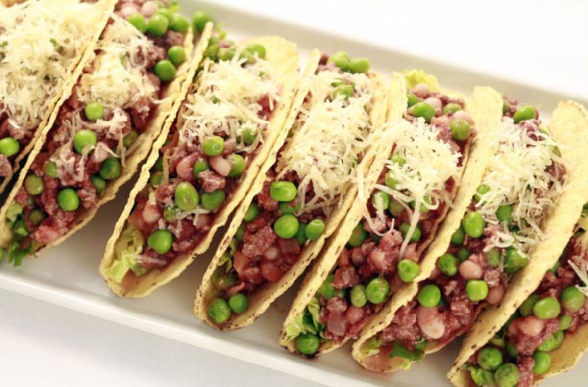 Pea chilli in taco shells | Mexican Recipes | GoodtoKnow