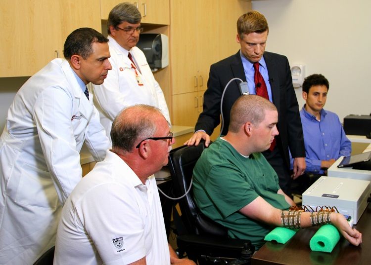 'Neural Bypass' Reconnects Brain to Muscles in Paralyzed Man | Live Science