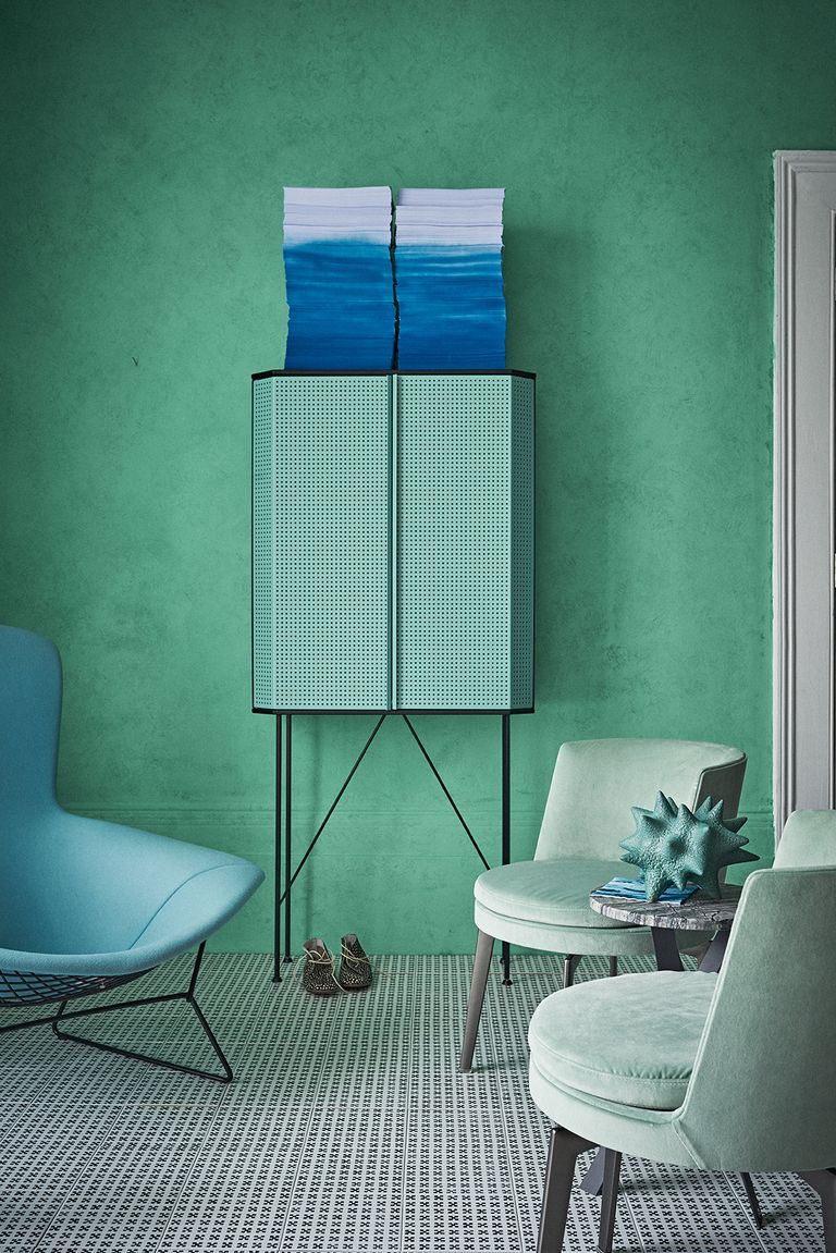 Blue Lagoon and Mediterranean hues: green and blue living room ...