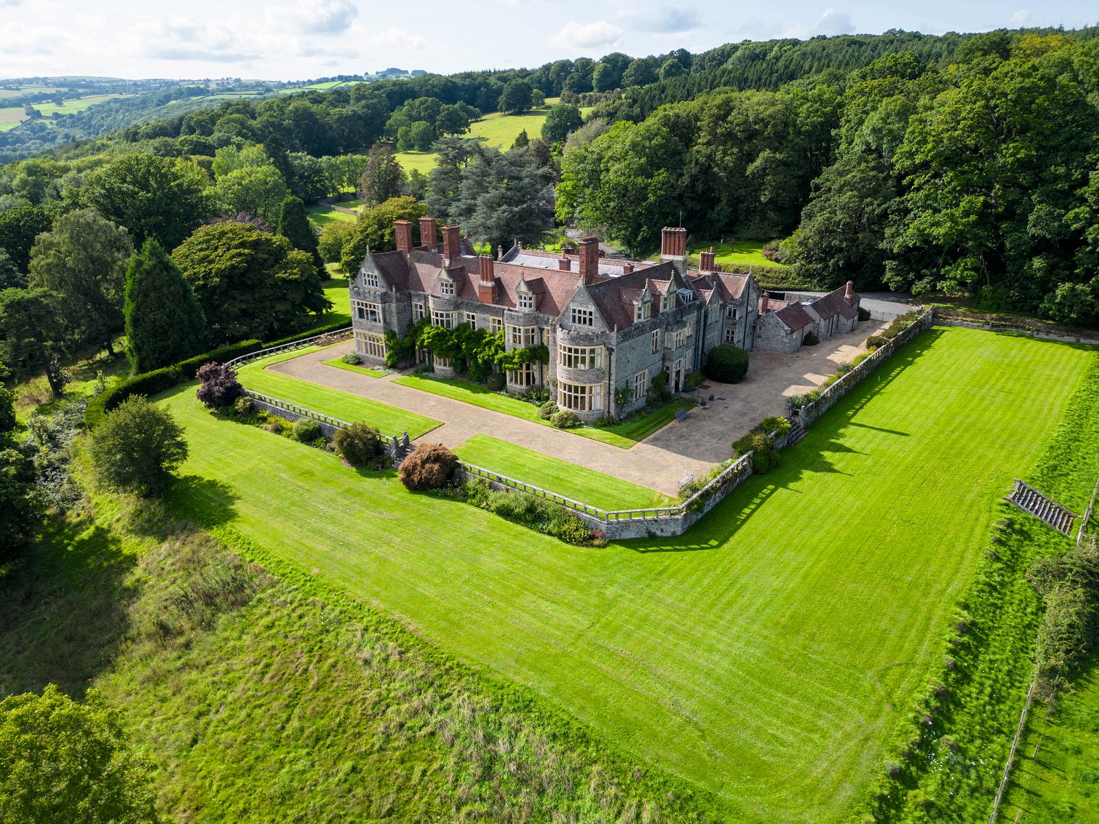 'A wreck' in Herefordshire that's been transformed into a wine ...