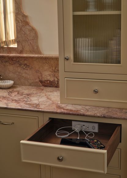 10 Hidden Kitchen Socket Ideas: Eyesore Socks, Be Gone! | Livingetc