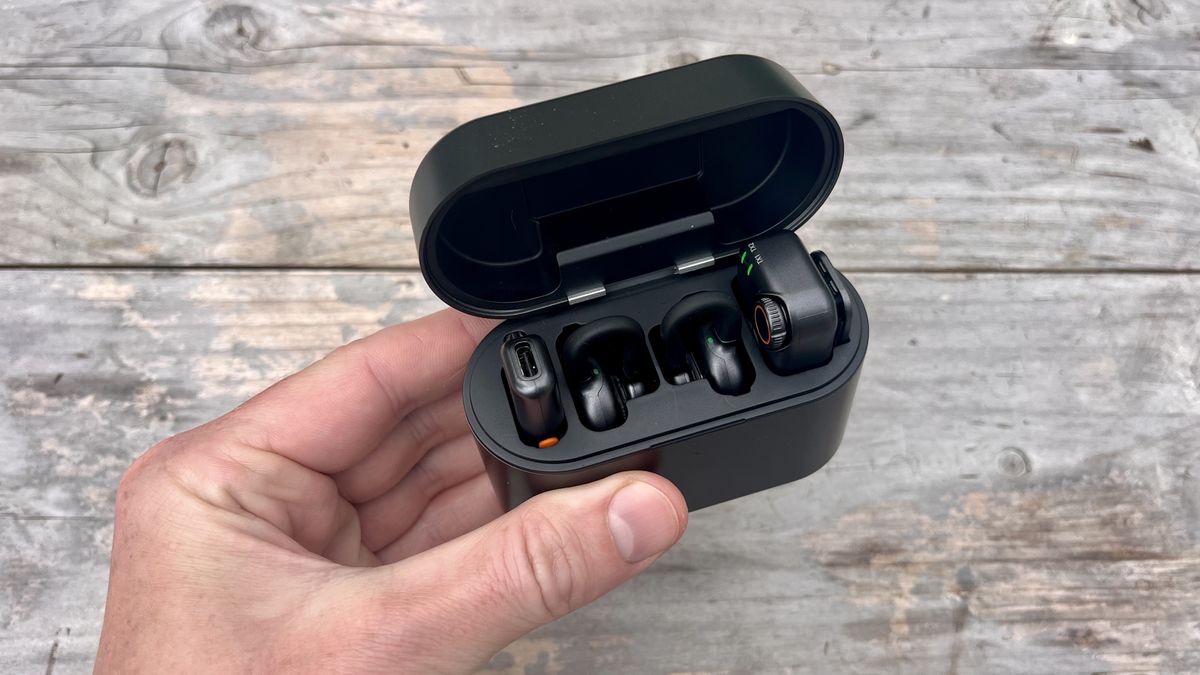 Hollyland Lark M2S review: a lightweight and tiny wireless mic kit for ...