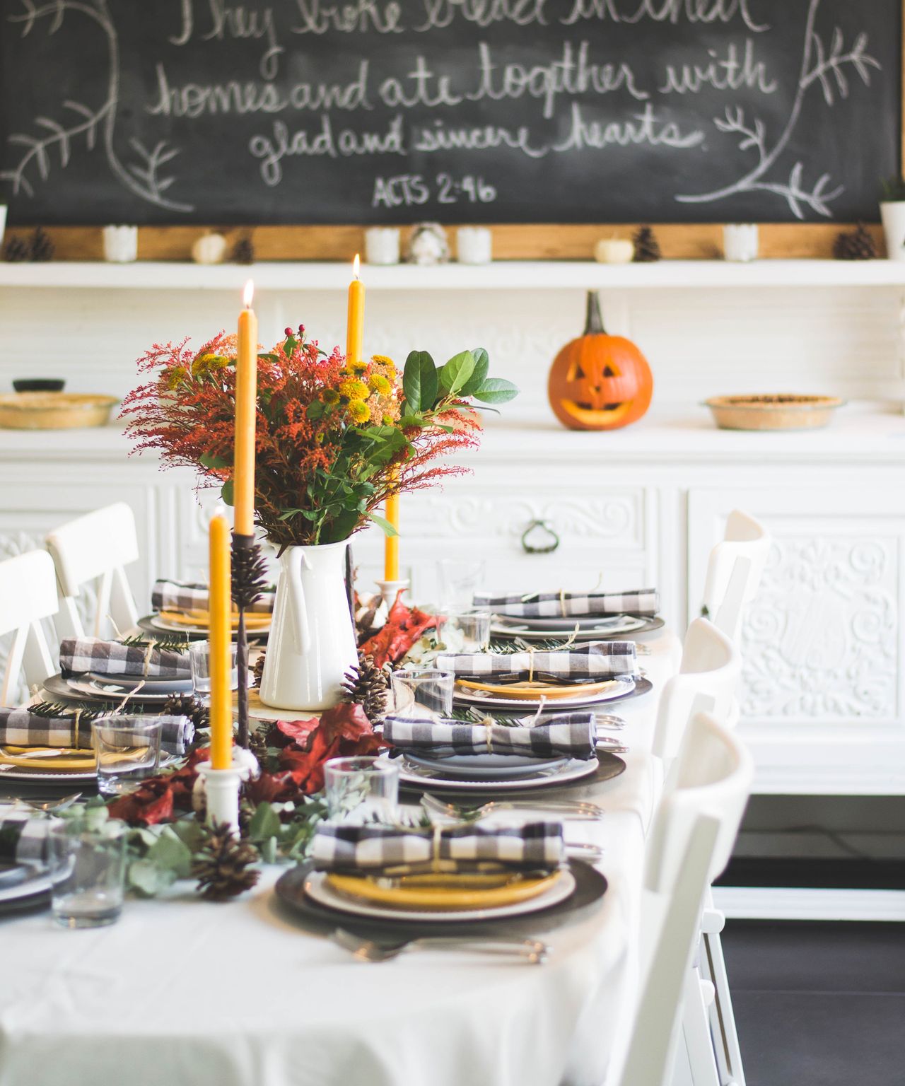 12 Halloween table decor ideas for a stylish, spooky display | Homes ...