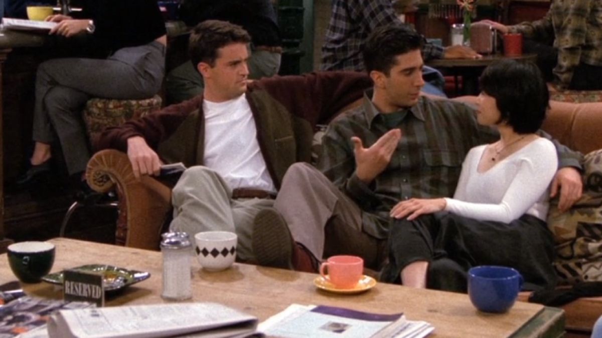 The Story Behind The Friends Couch And Why It Always Seemed To Be ...