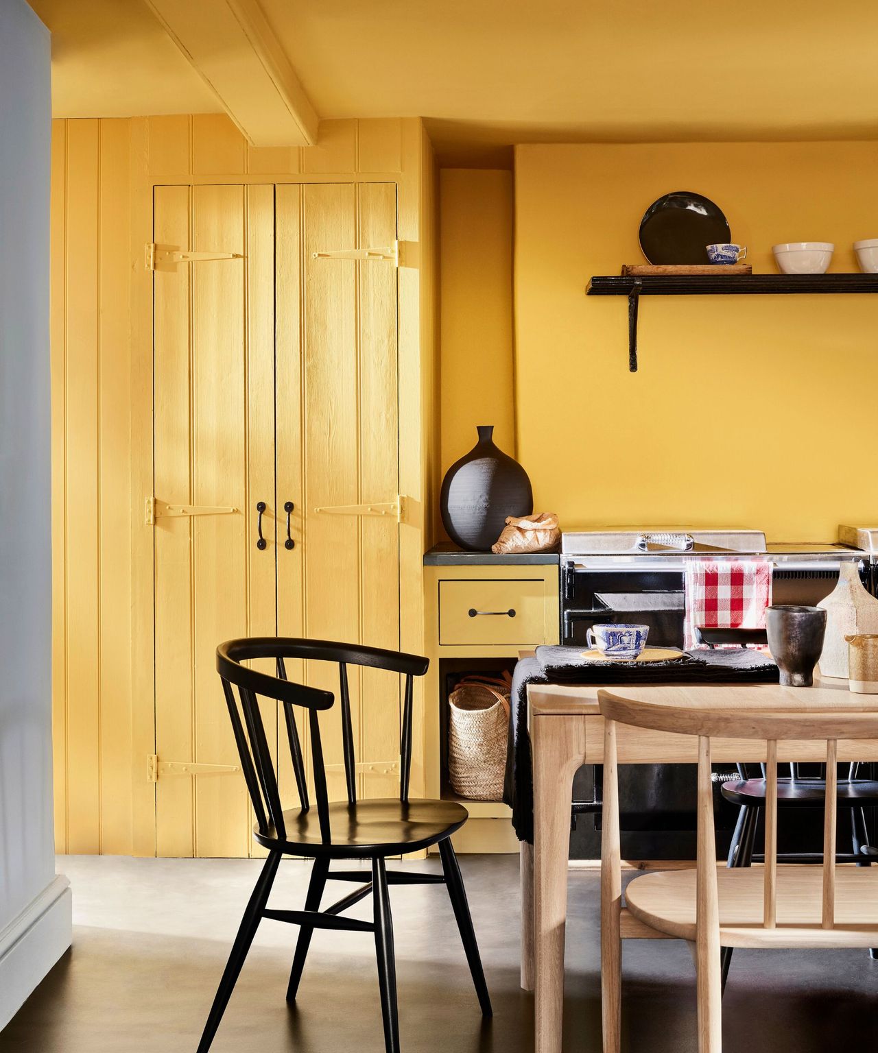 What colors make a room feel happy? Color psychologists say these ...