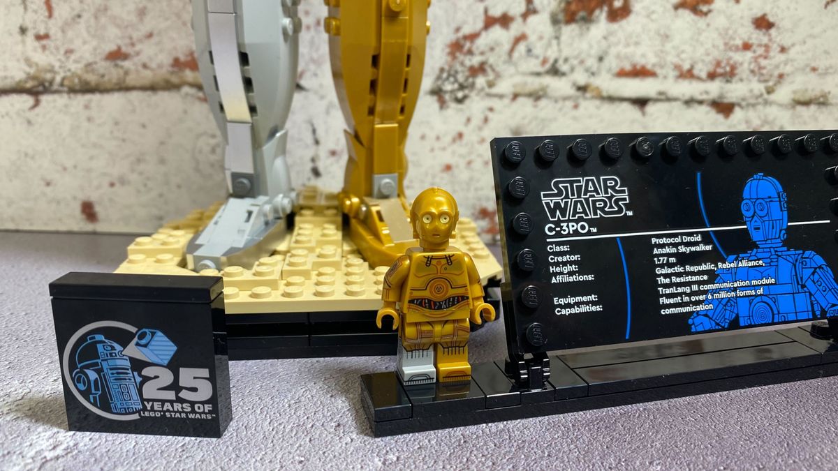Lego C-3PO (75398) review: "If you're content to see ol' threepy stand ...