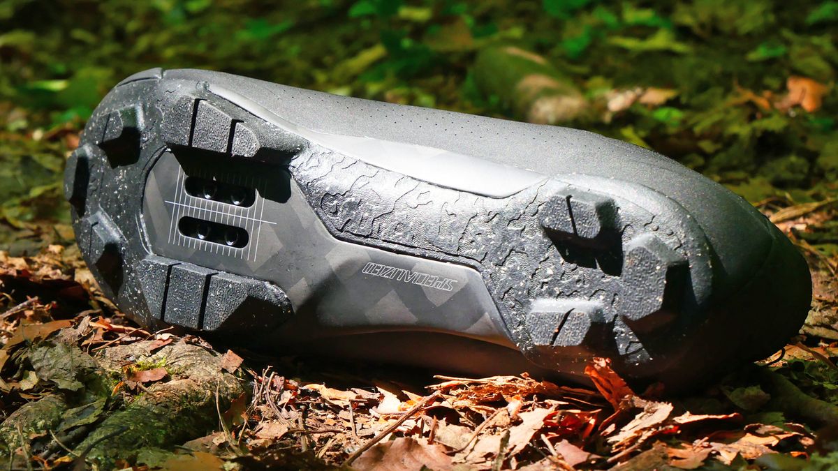 Specialized Recon ADV gravel shoe review – lace-up gravel adventure ...