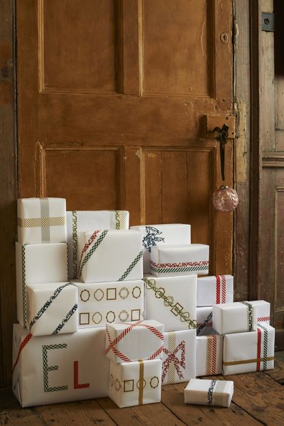 How to make gift wrap: 11 easy but elegant bespoke ideas | Homes and ...