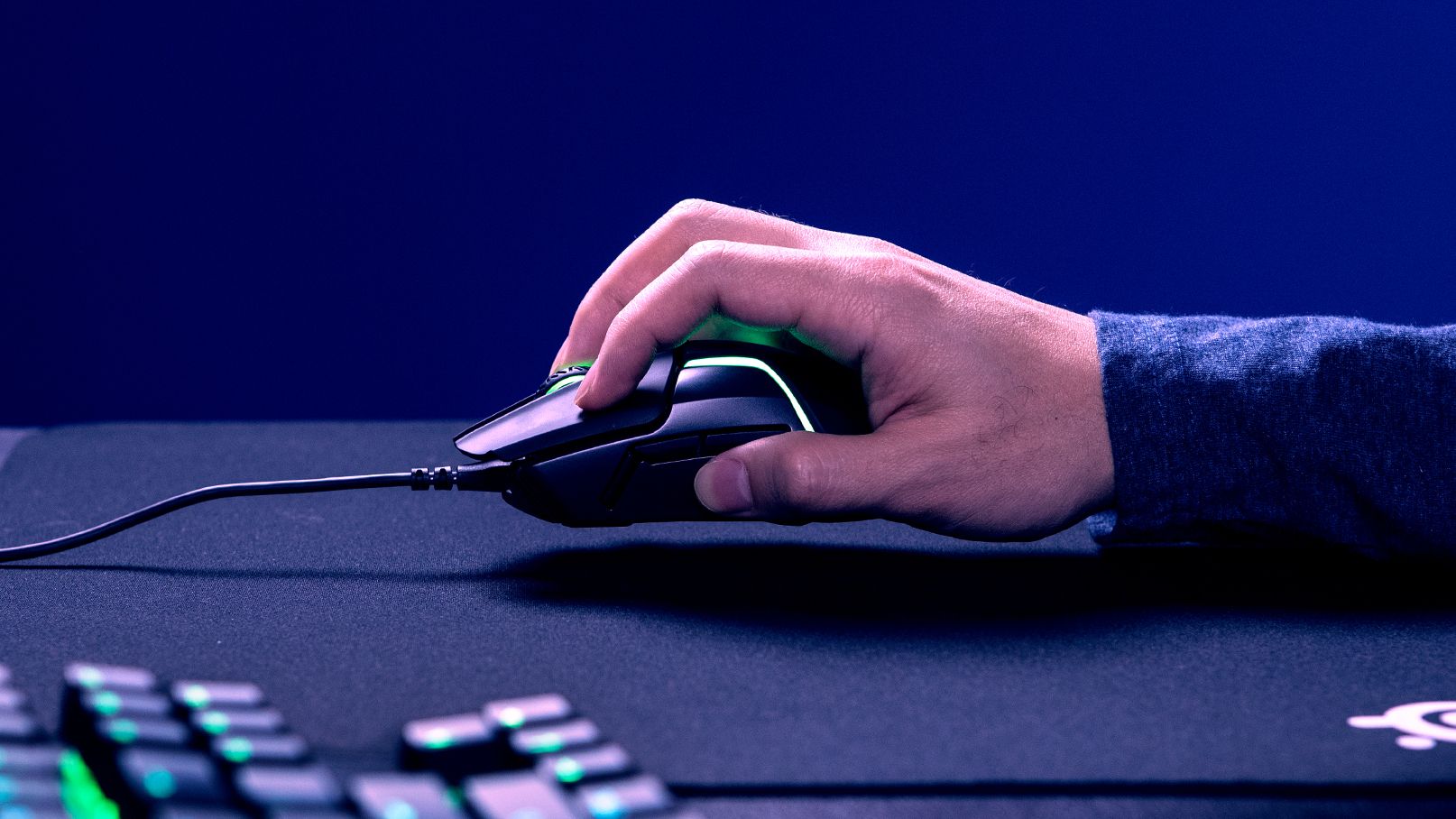 SteelSeries’ new gaming mouse helps keep your aim steady in the midst ...