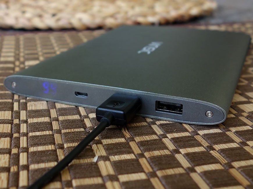 This is the Vinsic 20,000 mAh ultra-slim power bank | Windows Central