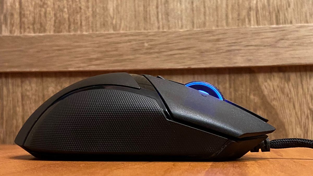 Razer Basilisk V2 Gaming Mouse Review: A Better DeathAdder | Tom's Hardware