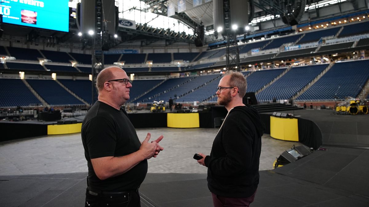 James Hetfield guitar tech Chad Zaemisch shows you his 72 Seasons live ...