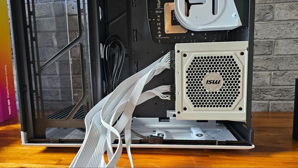 Hands-on with Hyte's Nexus Link: Huge-screen AIO cooler takes center ...