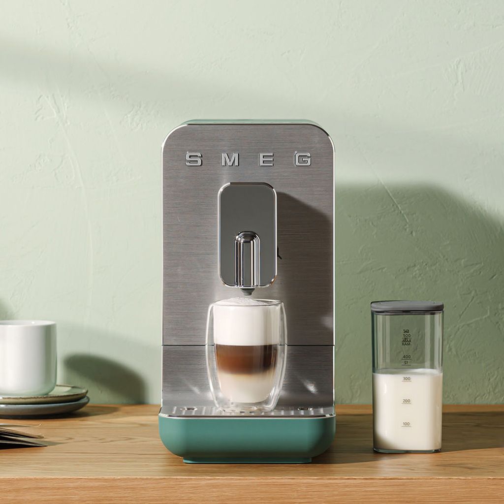 Smeg Bean to Cup Coffee Machine with Automatic Milk Frother review ...