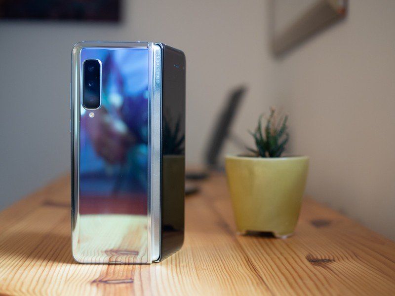 Samsung Galaxy Fold hands-on: The tablet that (almost) fits in your ...