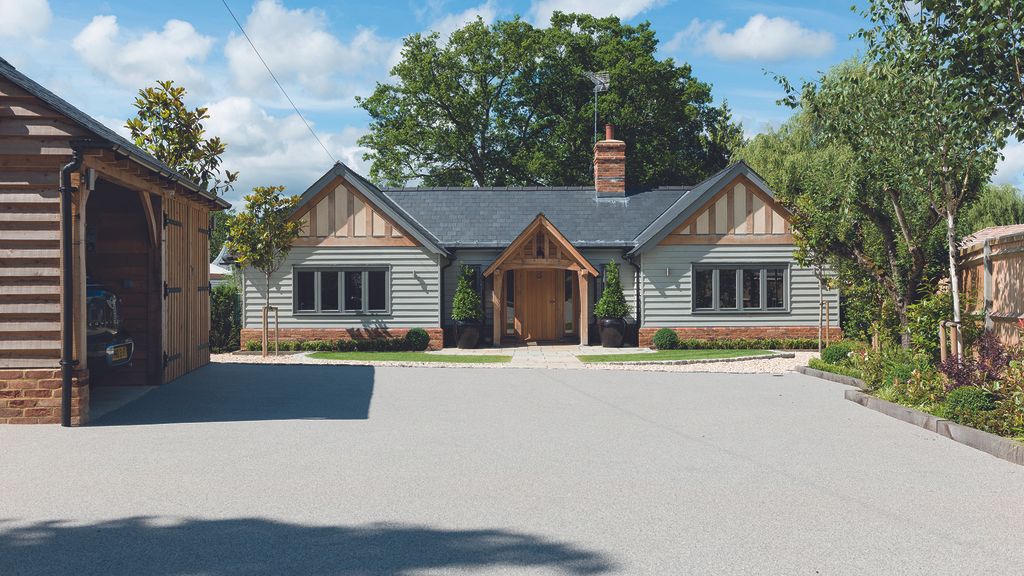 13 front garden driveway ideas that are practical and pretty | Homebuilding