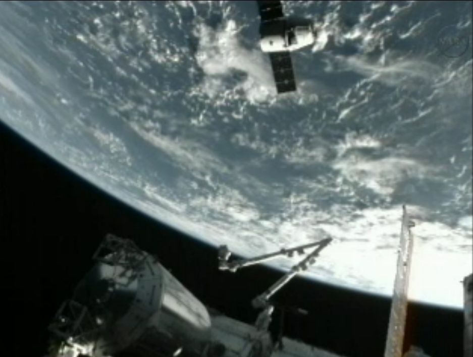 SpaceX Dragon's 1st Station Cargo Trip to Station (Photos) | Space