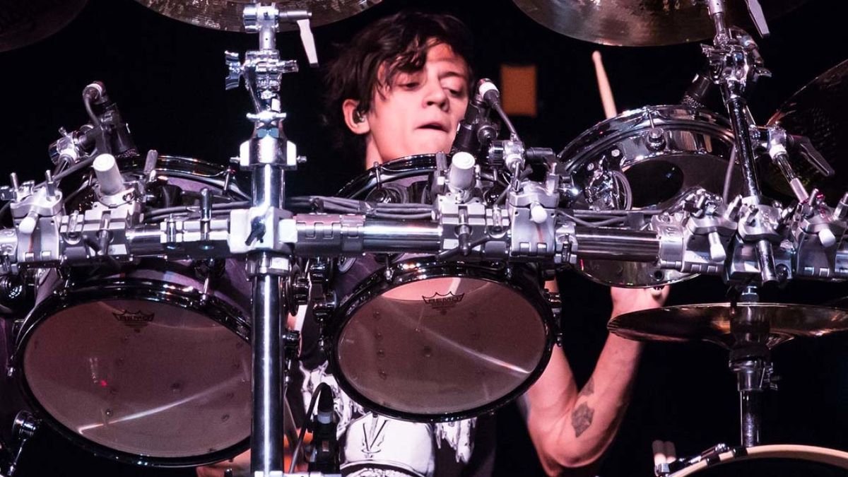 A7X part ways with drummer Ilejay | Louder