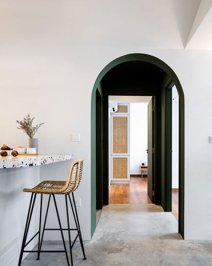 What color to paint an archway between rooms, say experts | Livingetc