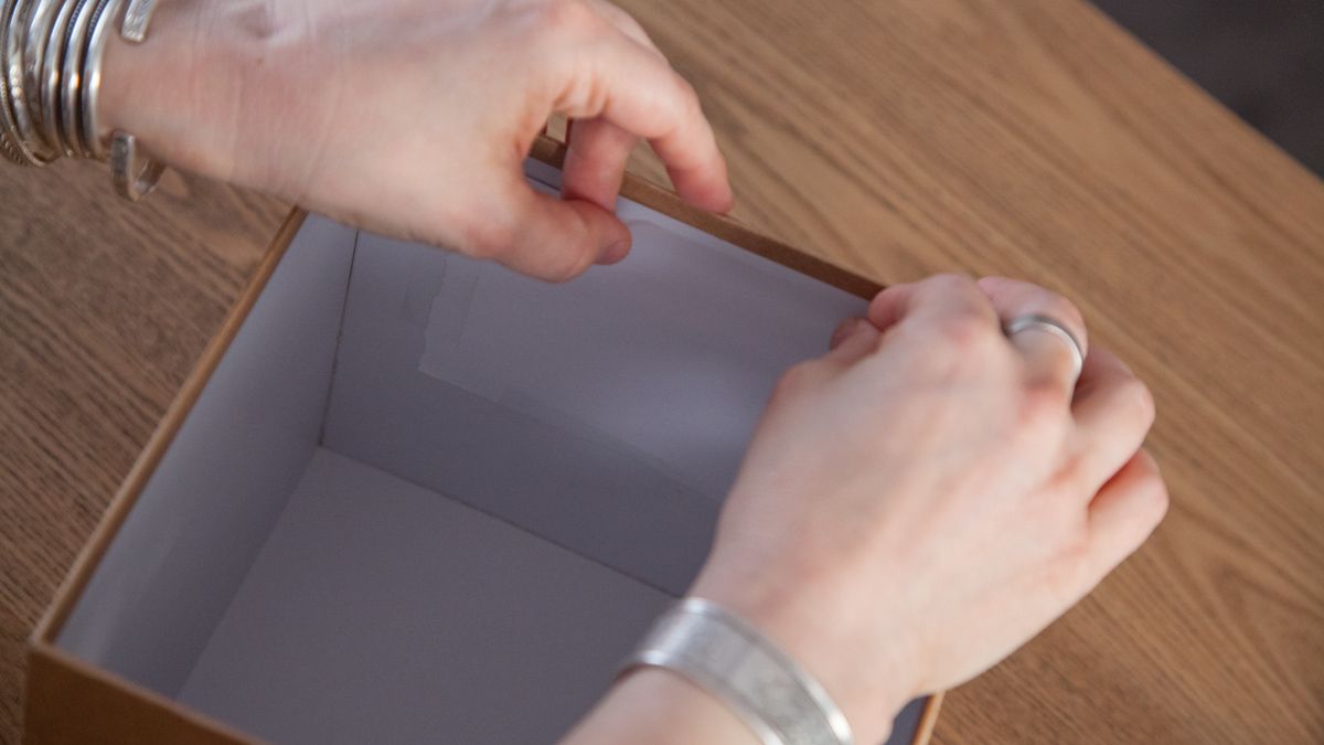 How to make a solar eclipse viewer to safely watch the total solar ...