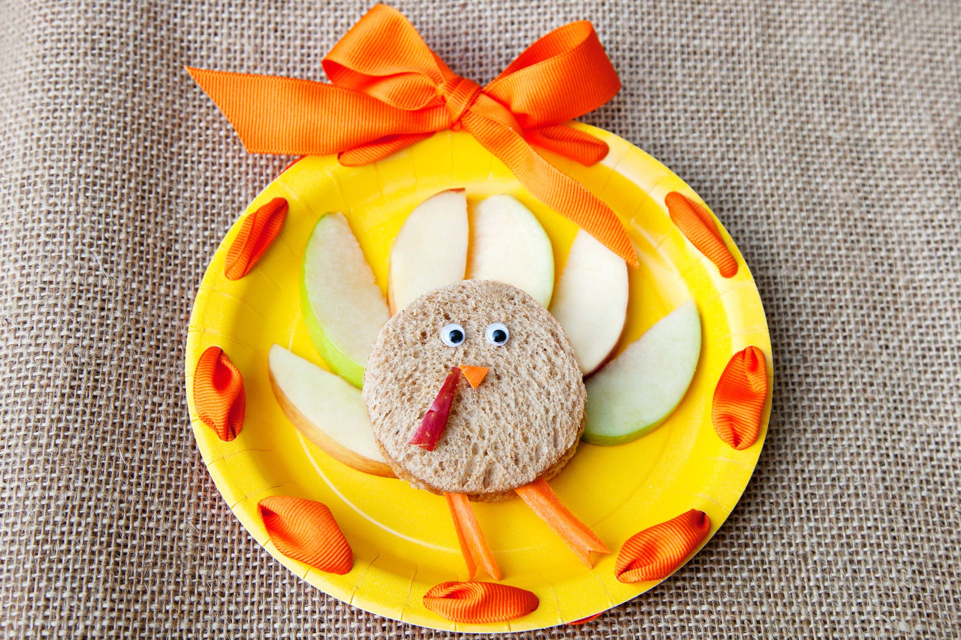 Thanksgiving party ideas: 11 ways to make your holiday fun | Homes and ...