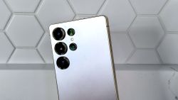 Samsung admits that Galaxy S22 display refresh rate scales down to 48Hz ...