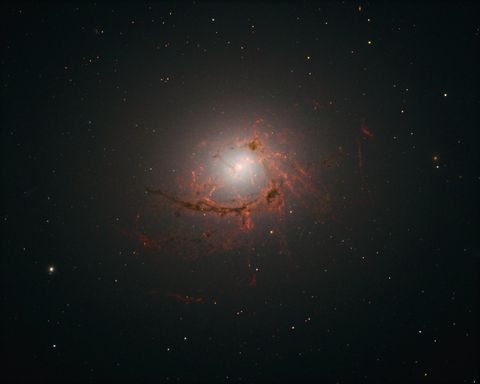 What Tangled Web: Galaxy's Messy 'Threads' Star in New Pic | Space