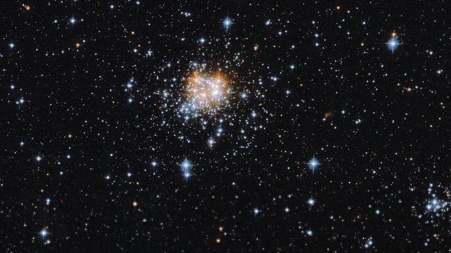Hubble telescope spots magnificent open star cluster 160,000 light ...