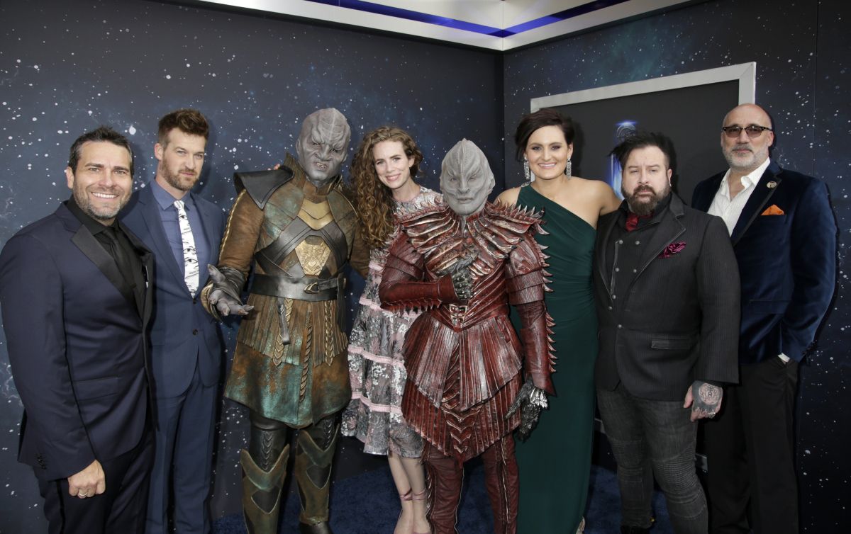 'Star Trek: Discovery' Premiere Unites Starship Casts Both New and Old ...