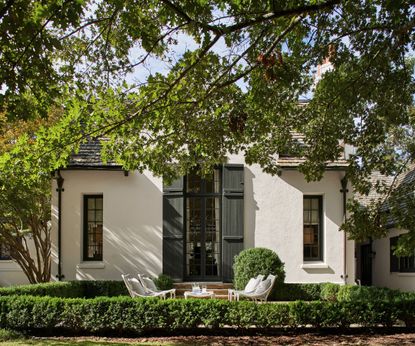 11 window trim colors to elevate your home's exterior | Homes and Gardens