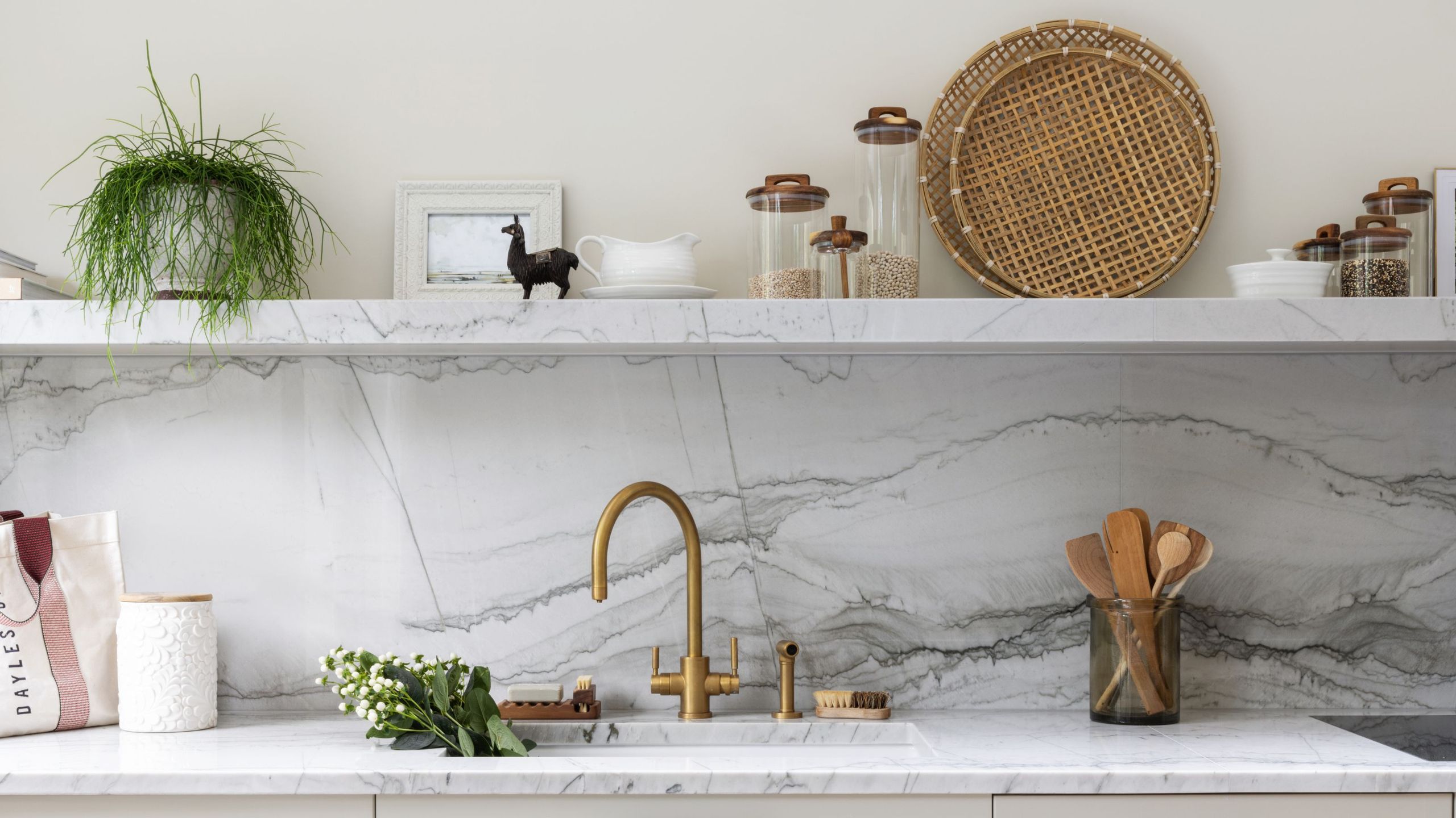 Stone vs Tile for a Kitchen Backsplash: The Pros and Cons | Livingetc