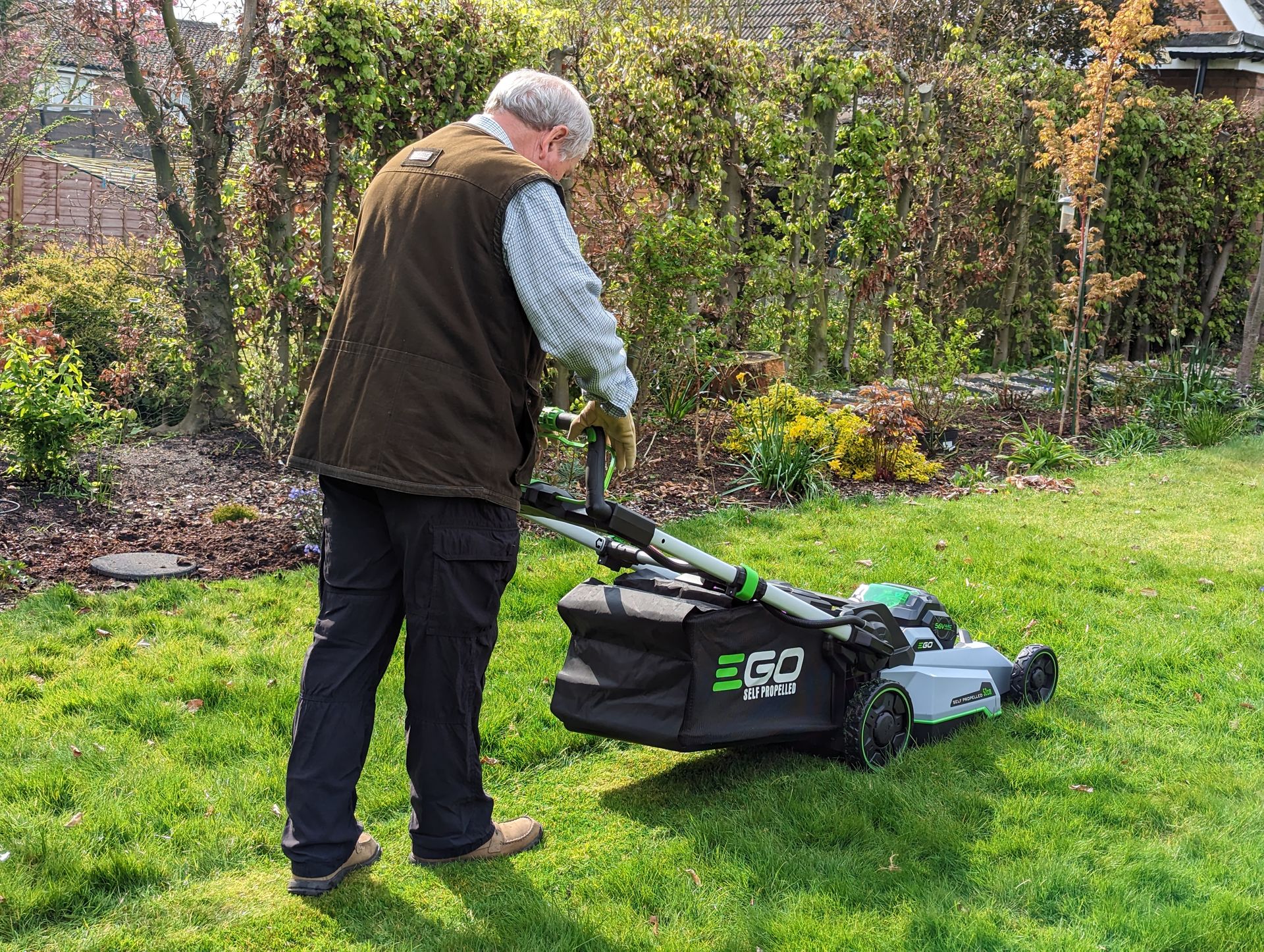Ego LM2130E review: cordless mowing hits the mark | Homes and Gardens