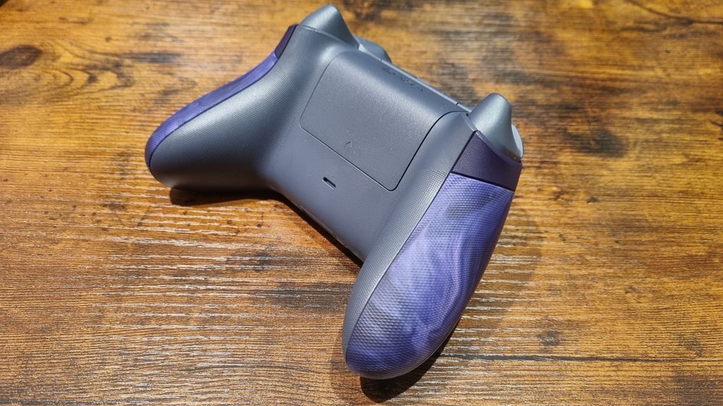 I bought the sexy new Xbox Stellar Shift controller and it's beautiful ...
