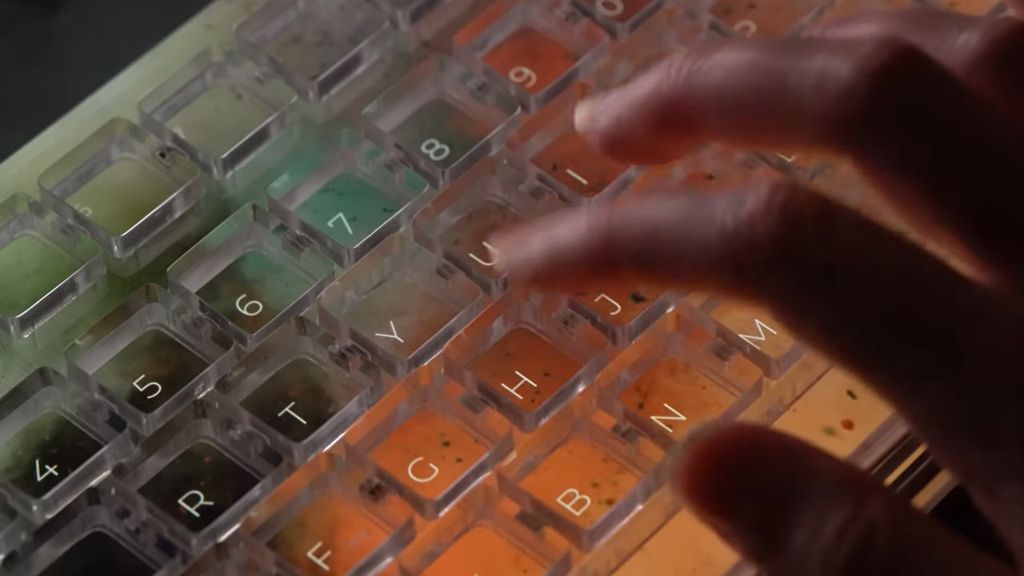 New Keyboard Built From a Full-Size 1080p IPS Screen with Maglev ...