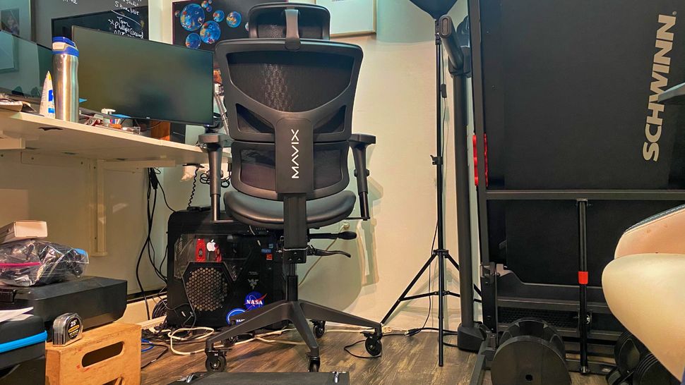 Mavix M9 gaming chair review | Laptop Mag