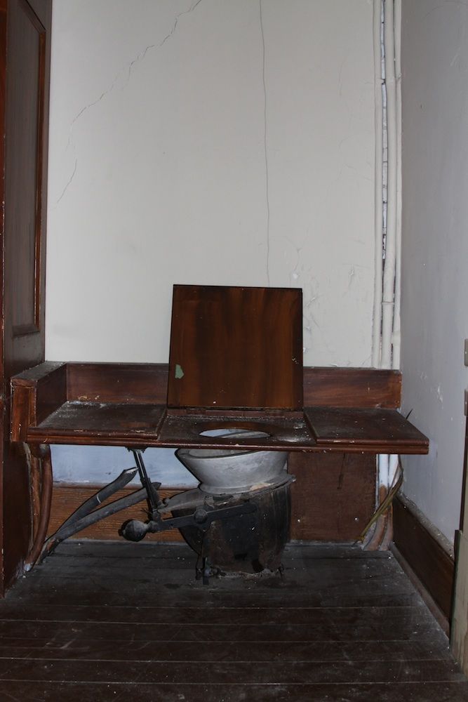 Lavatory Luxury: Images of an 1850s Bathroom | Live Science