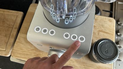 Smeg BLC02WHMUK High Performance Blender review: vacuum pump feature ...