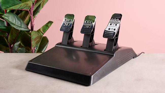 Thrustmaster TX Racing Wheel Leather Edition review: smooth performance ...