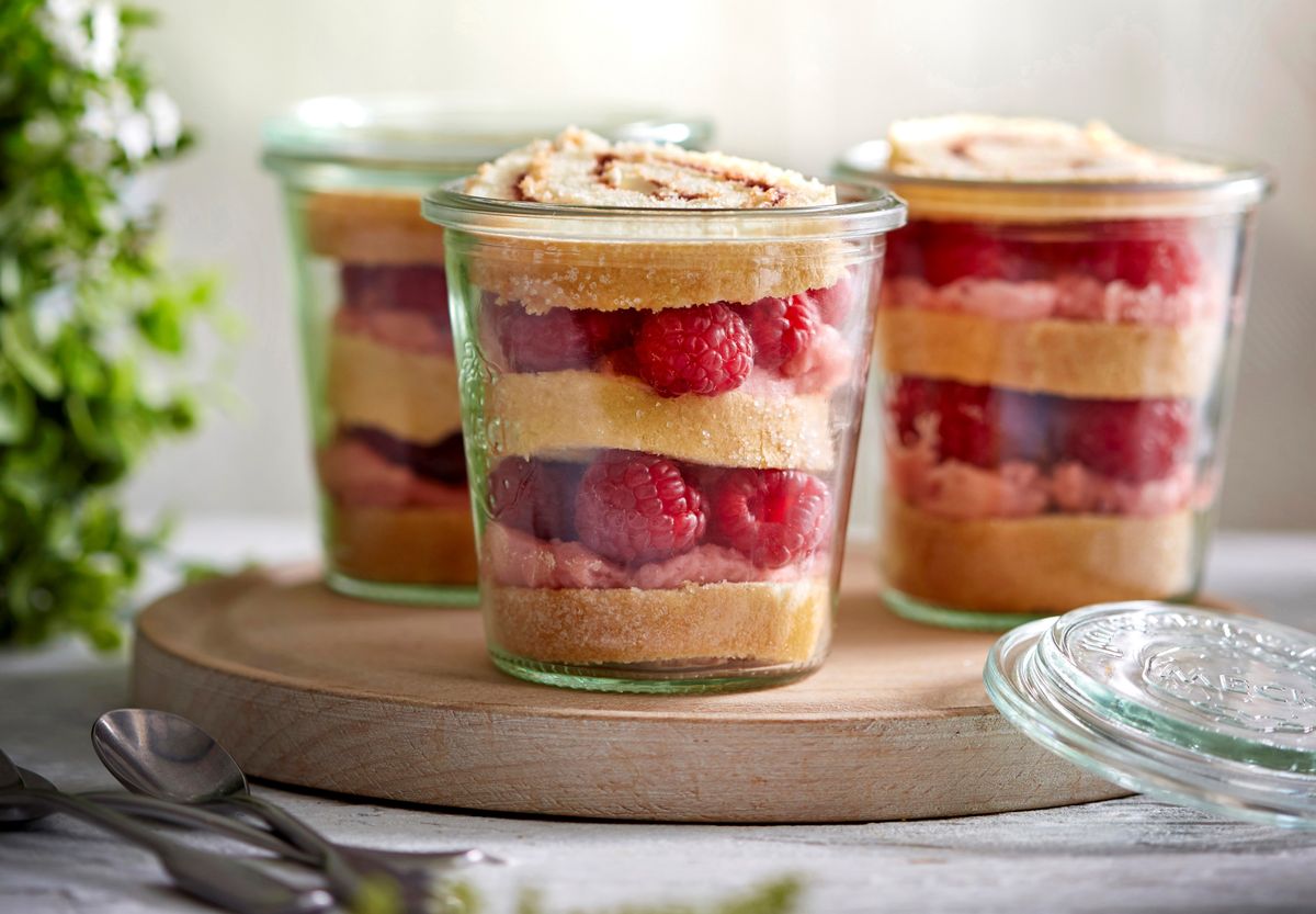 Swiss roll raspberry pots | GoodtoKnow