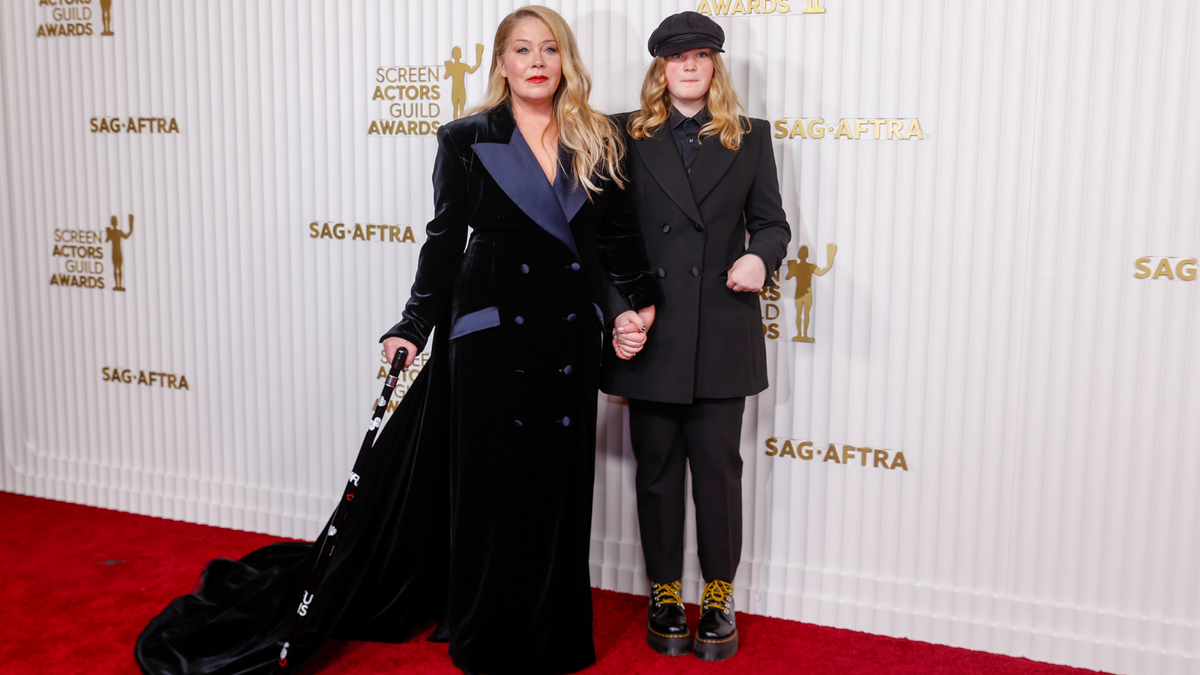 Christina Applegate and her daughter seen twinning on the red carpet ...