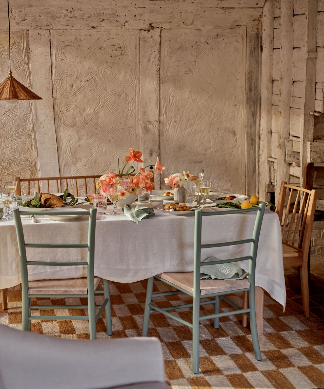 Martha Stewart's tablescape taps into this timely trend | Homes and Gardens