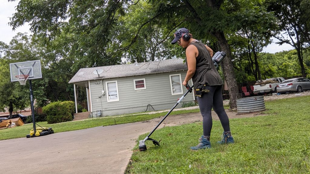 How to edge with a string trimmer - four experts steps | Top Ten Reviews
