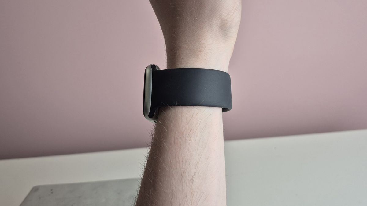 Apple Solo Loop review: a simple yet effective Apple Watch band that ...