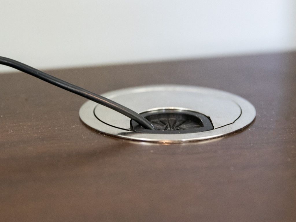 How to keep your desk neat and tidy while you work from home (and why ...