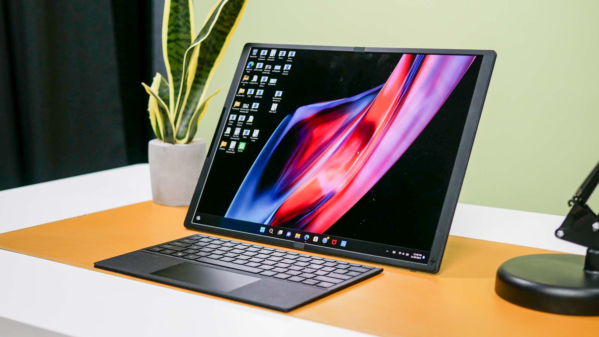 This next-gen laptop could be the foldable display hybrid of my dreams ...
