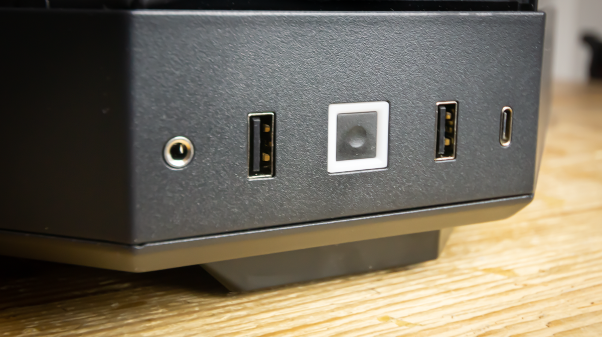 Hyte Y60 Review: Windowed and Warm | Tom's Hardware